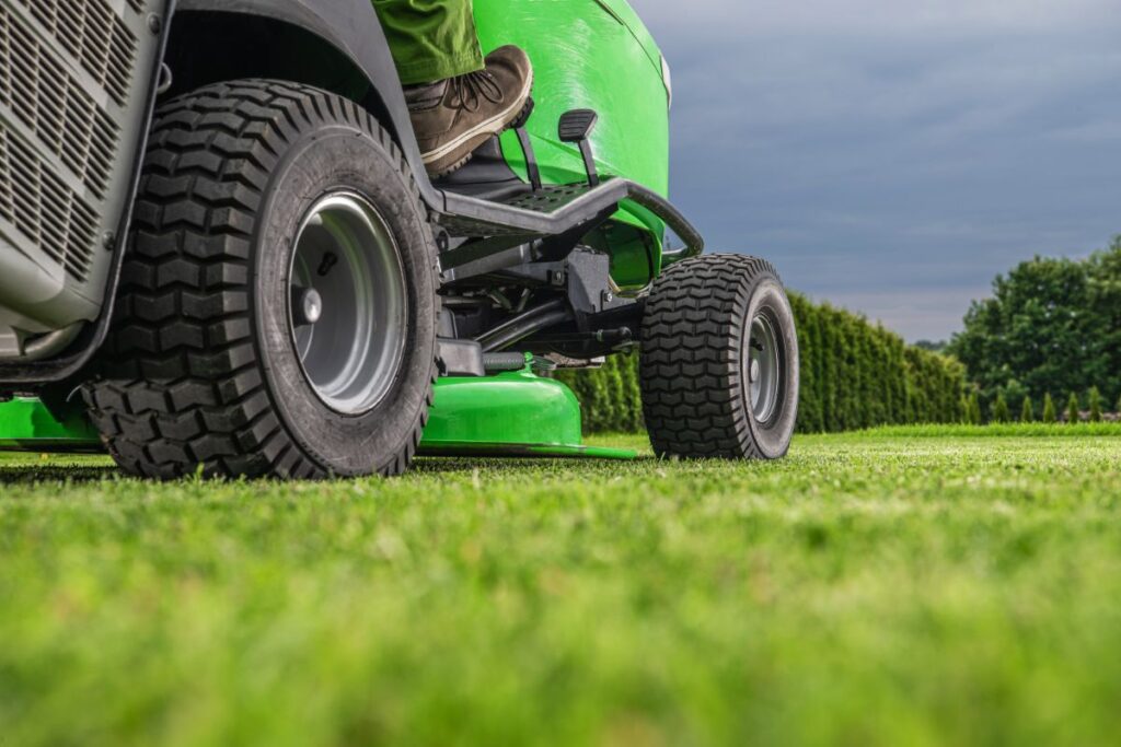How Do Mulching Mowers Work, and What Makes Them Different? - My ...